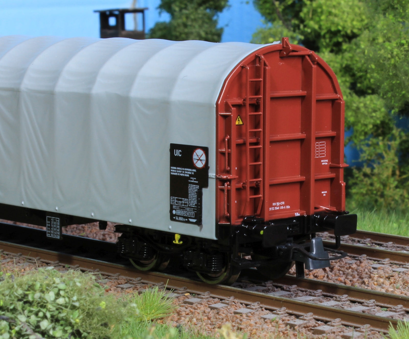 Sliding tarpaulin wagon, CFR, H0 scale (1:87)